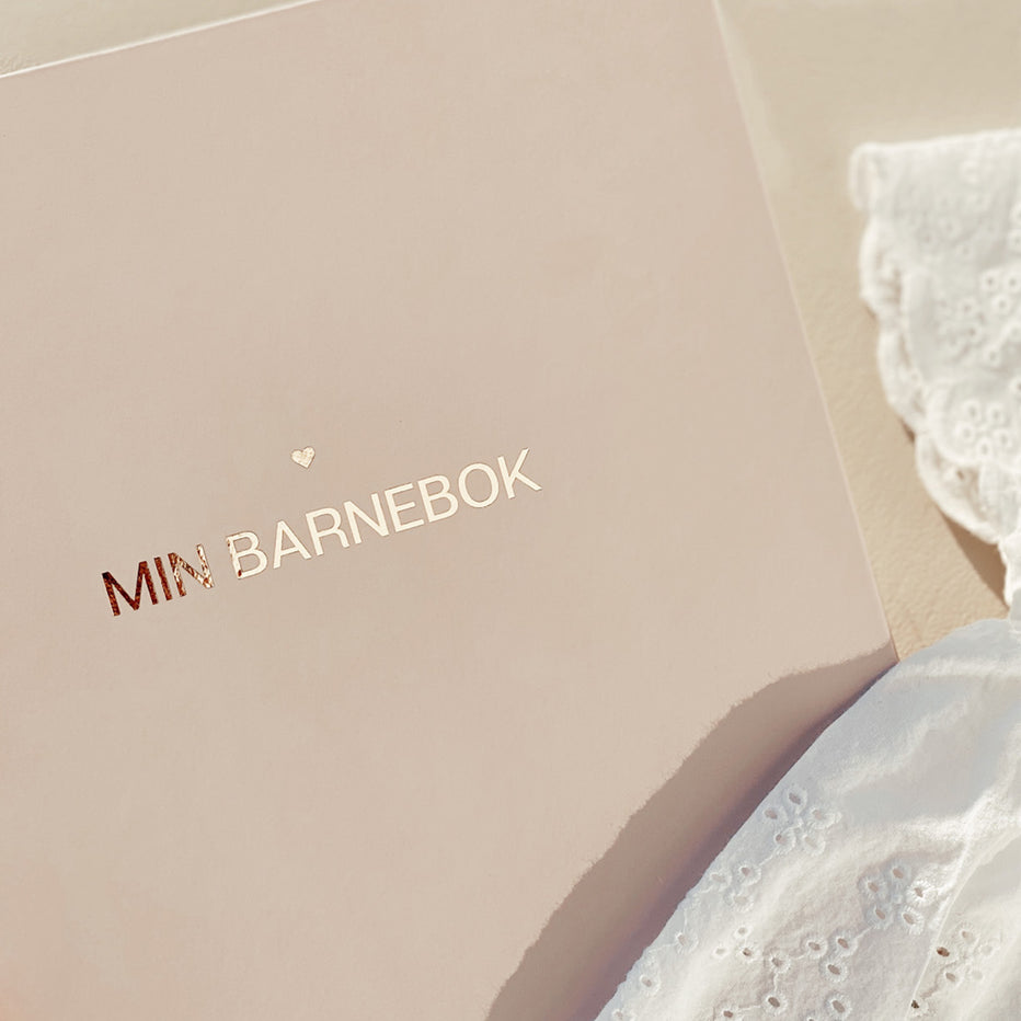 Min Barnebok - Rosa I Baby minnebok I Barnejournal I Kønig Design